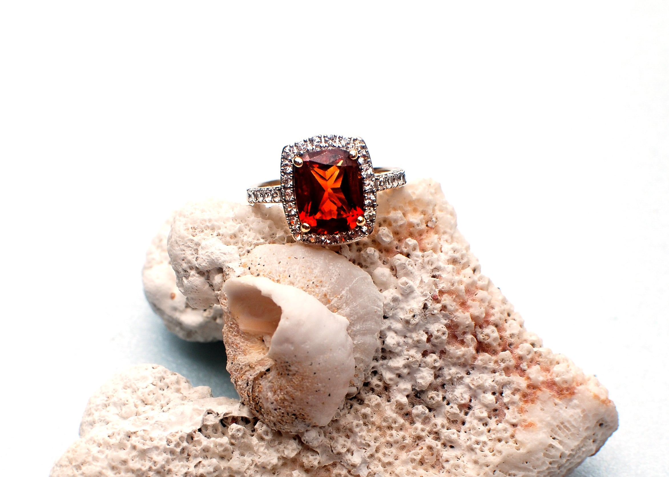 The Ultimate Guide To Engagement Ring Settings - Make Happy Memories